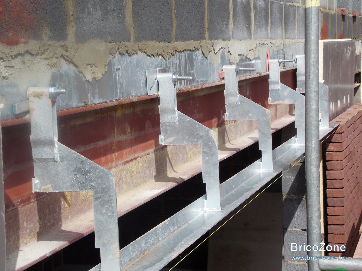 Cornière pour brique avec HEB sur mur porteur