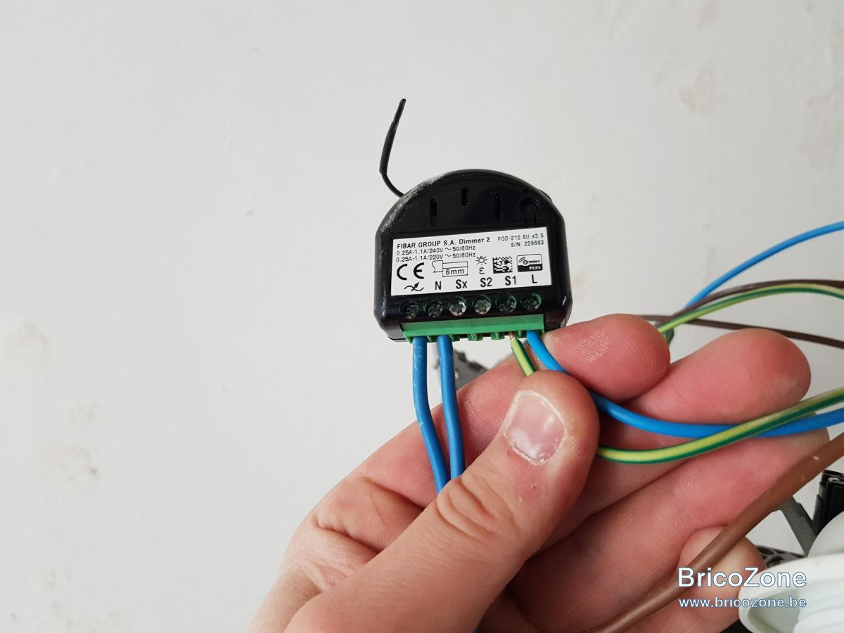 fibaro dimmer sur 2 va et vient possible?