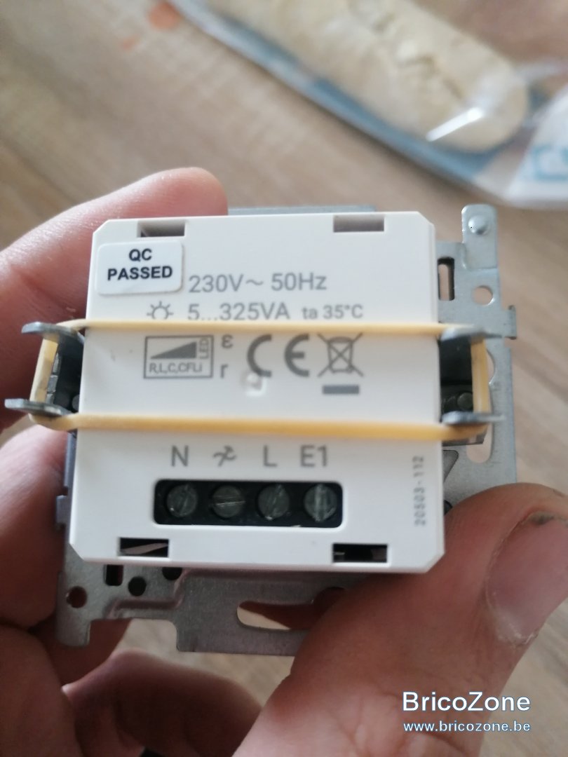 Dimmer niko 310 01900 va et vient