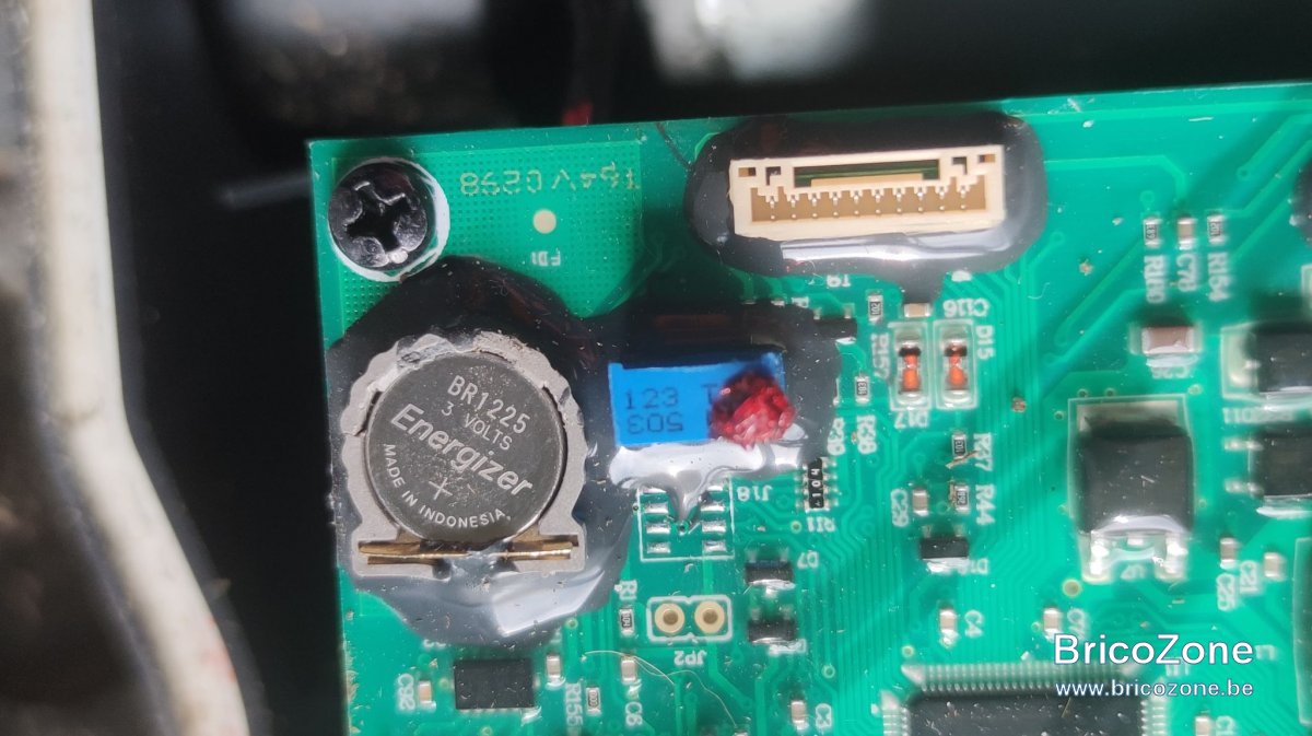 Bidouiller électronique sur mon robot tondeuse